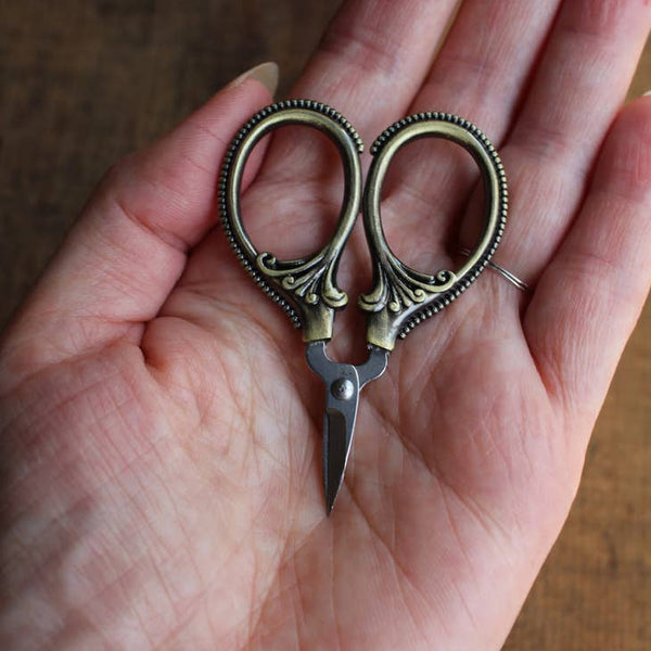 Mini Embroidery Scissors – Vineyard Knitworks
